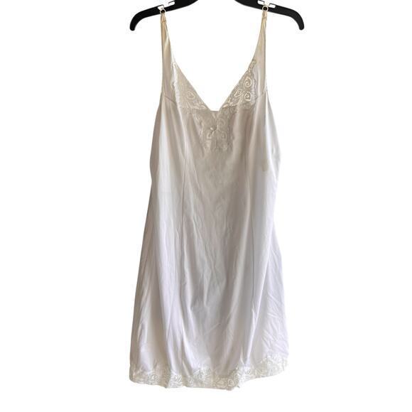 Bali | Intimates & Sleepwear | Vtg Bali White Full Slip Lace Trim Made ...